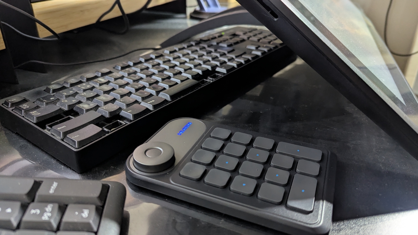 漫画家が左手デバイス「Huion Keydial Mini k20」を使った正直な感想 | シマテイエン ～野良マンガ家とゆるクリエイティブ～