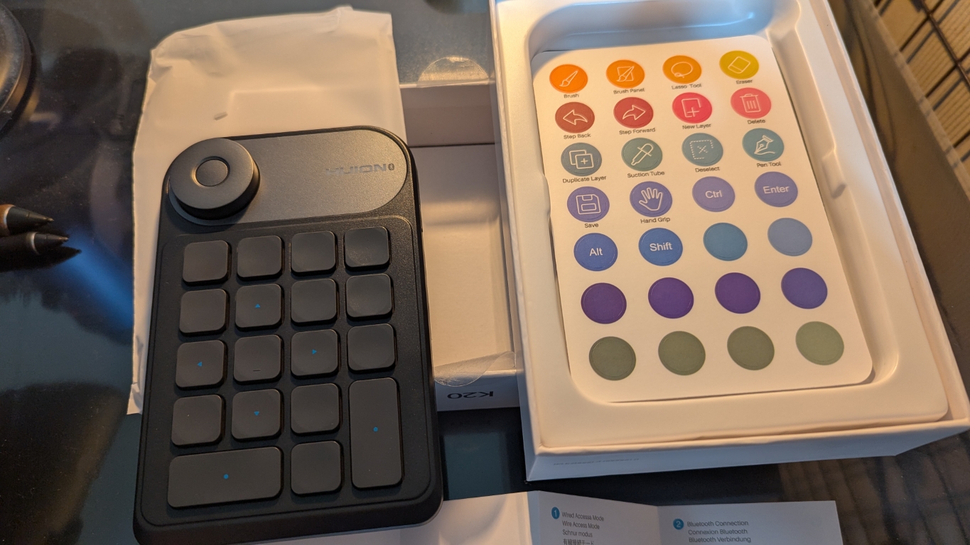 漫画家が左手デバイス「Huion Keydial Mini k20」を使った正直な感想 | シマテイエン ～野良マンガ家とゆるクリエイティブ～